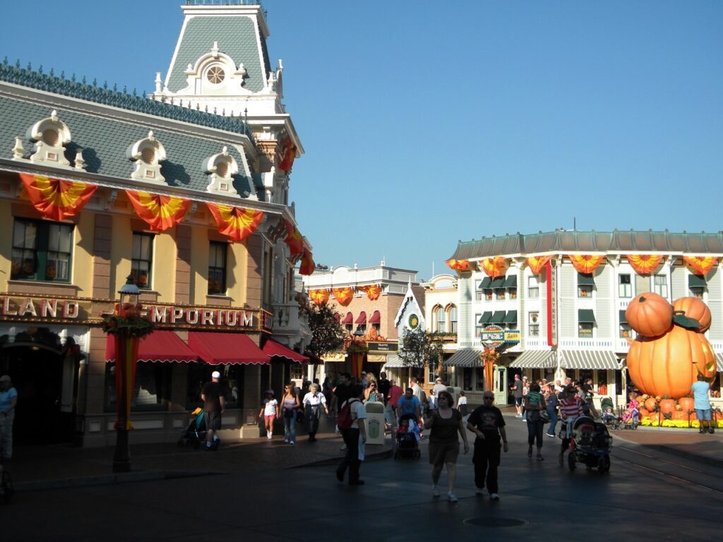 Wowing Guests at Disneyland – Disney Insights