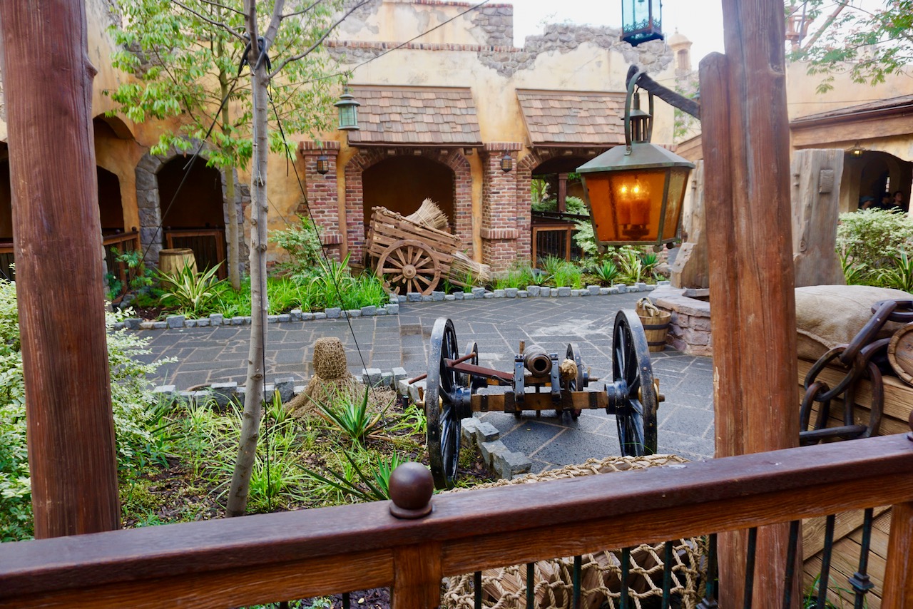 7 Great Disney Queues – Disney Insights