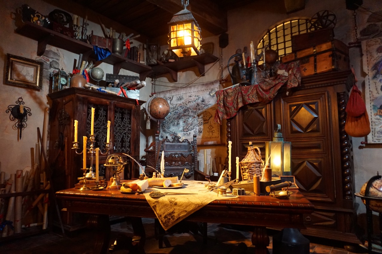 7 Great Disney Queues – Disney Insights