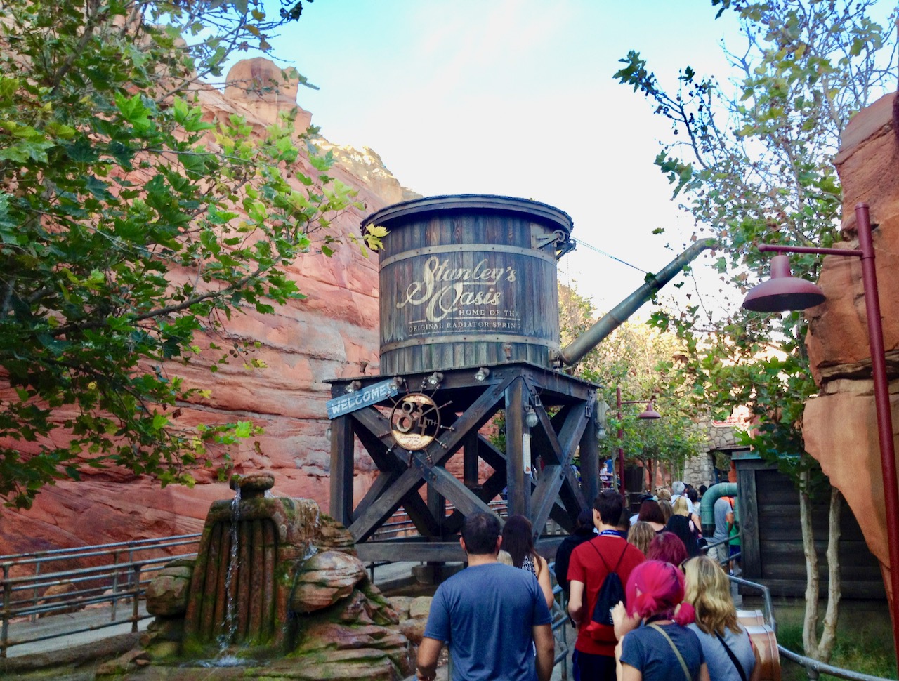 7 Great Disney Queues – Disney Insights