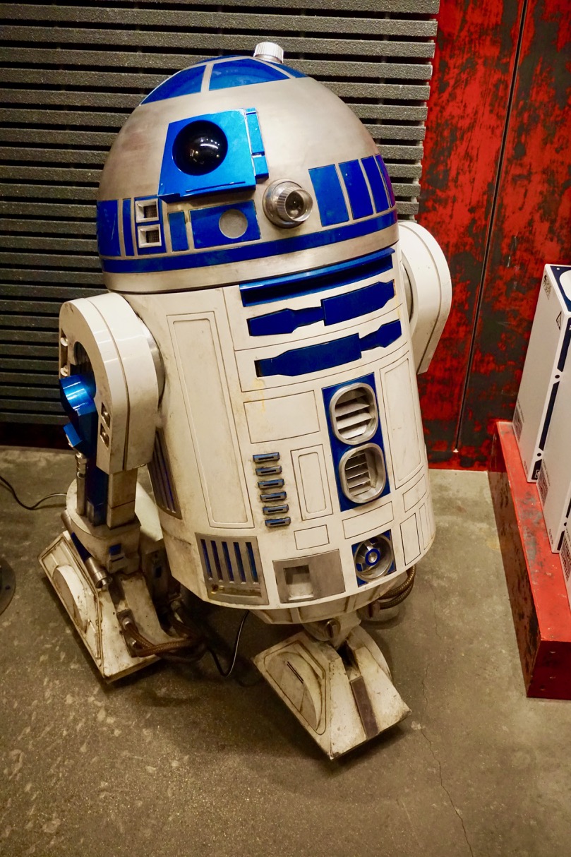 3 Imagineering Rules Galaxy’s Edge Breaks – Disney Insights