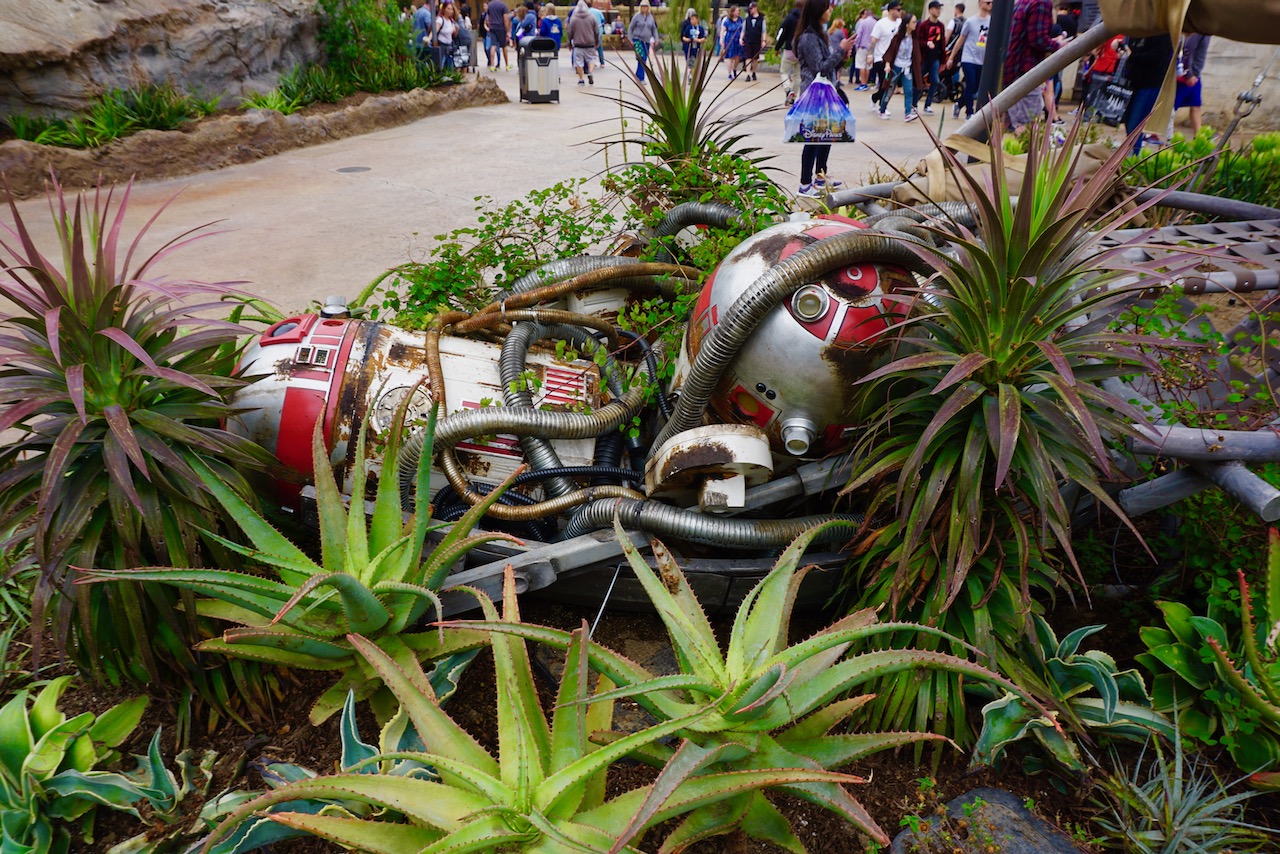 3 Imagineering Rules Galaxy’s Edge Breaks – Disney Insights