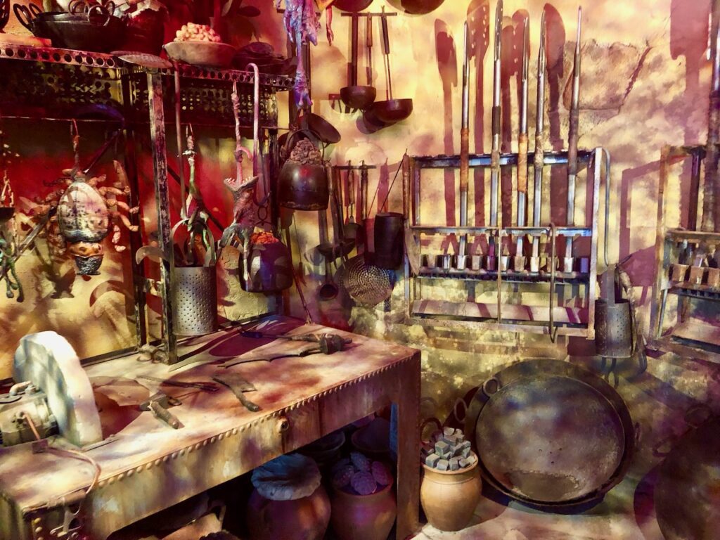 3 Imagineering Rules Galaxy’s Edge Breaks – Disney Insights