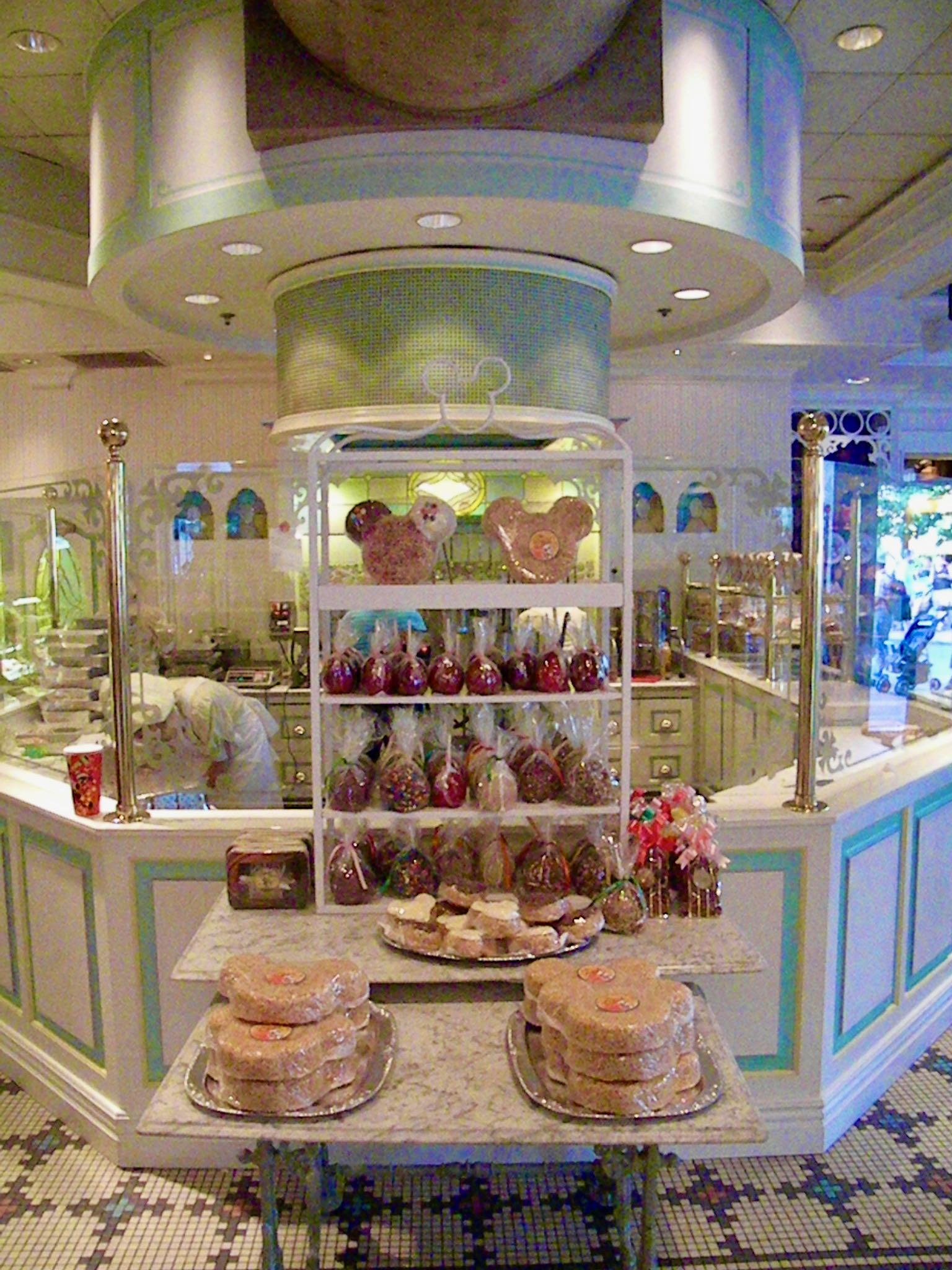 Magic Kingdom's Main Street Confectionary: A Sweet Retail Experience ...
