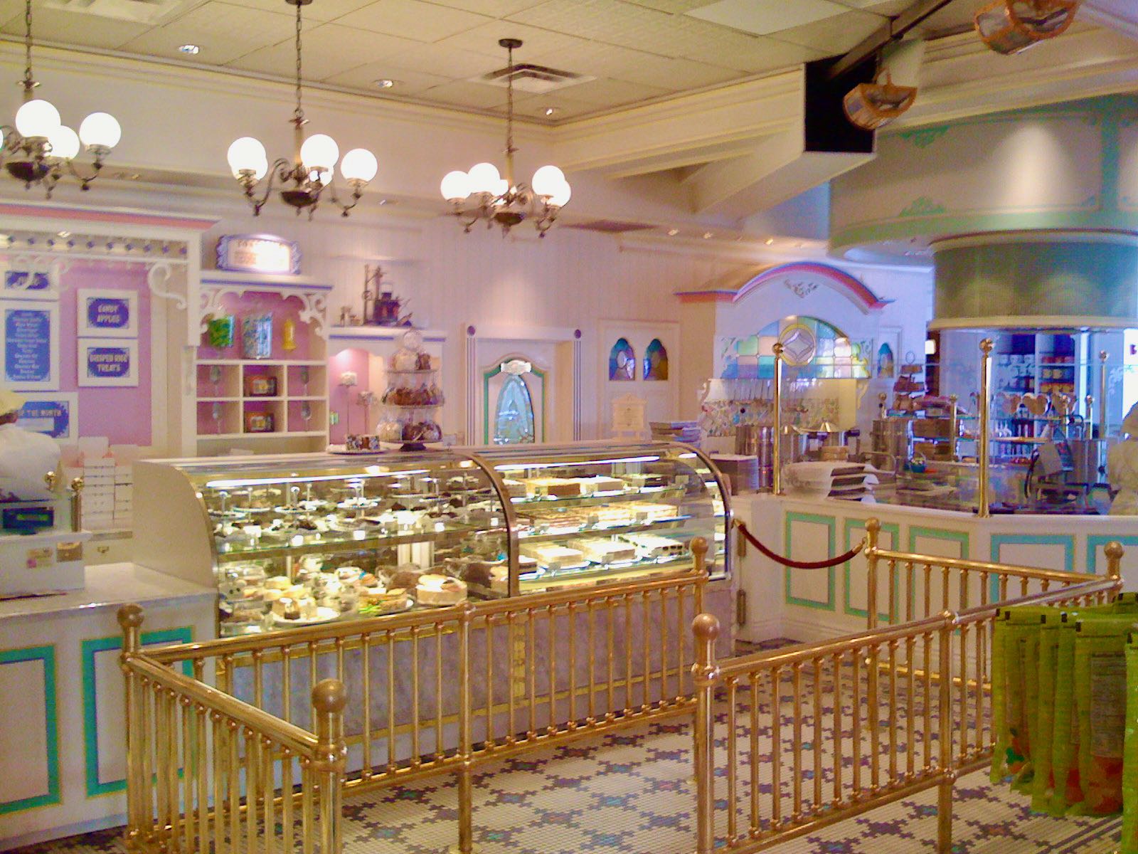 Magic Kingdom's Main Street Confectionary: A Sweet Retail Experience ...