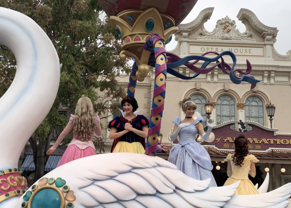 Celebrating Snow White in the Parks – Disney Insights