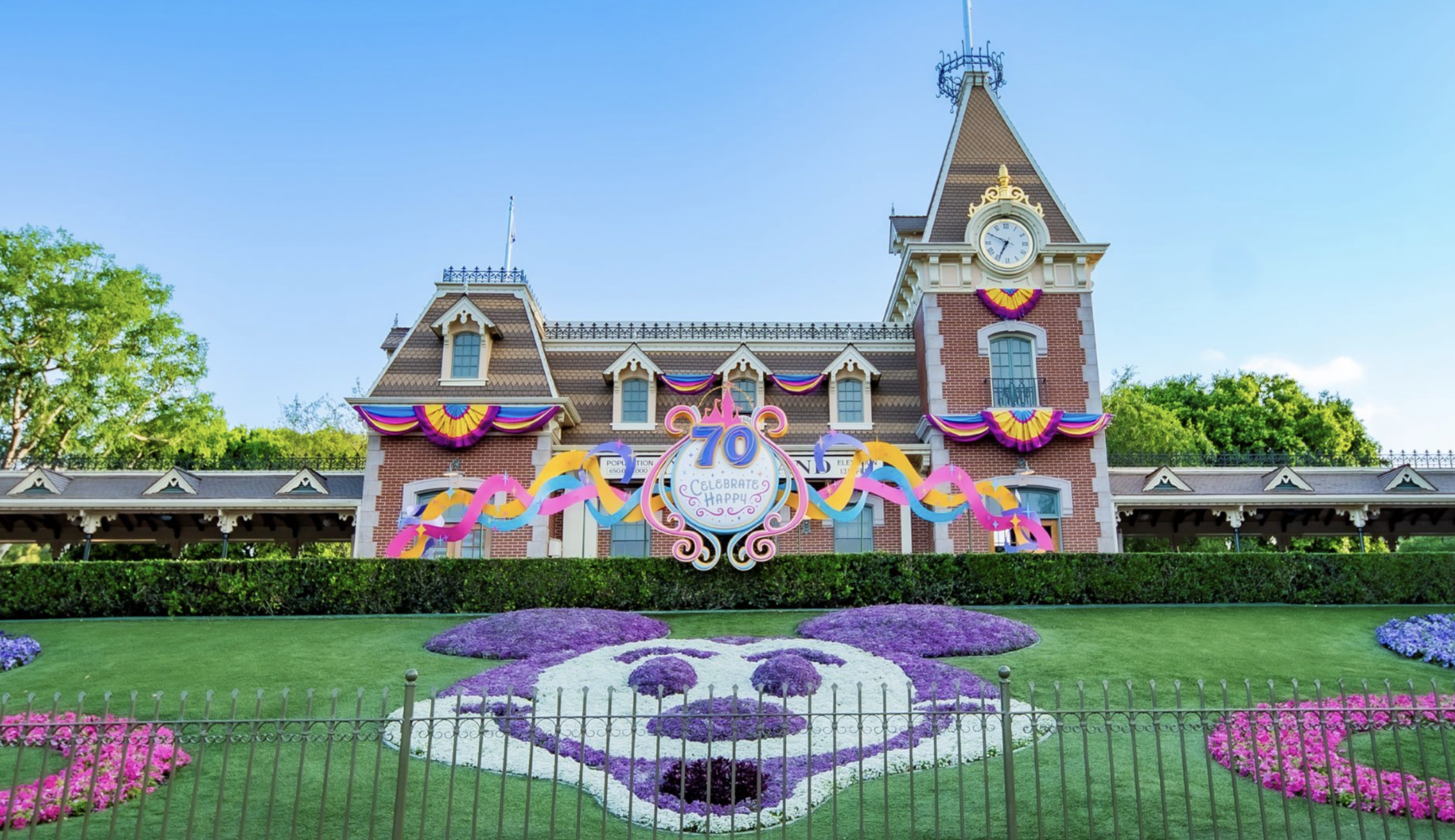 Celebrate Happy Moments in Disneyland’s 70th – Disney Insights